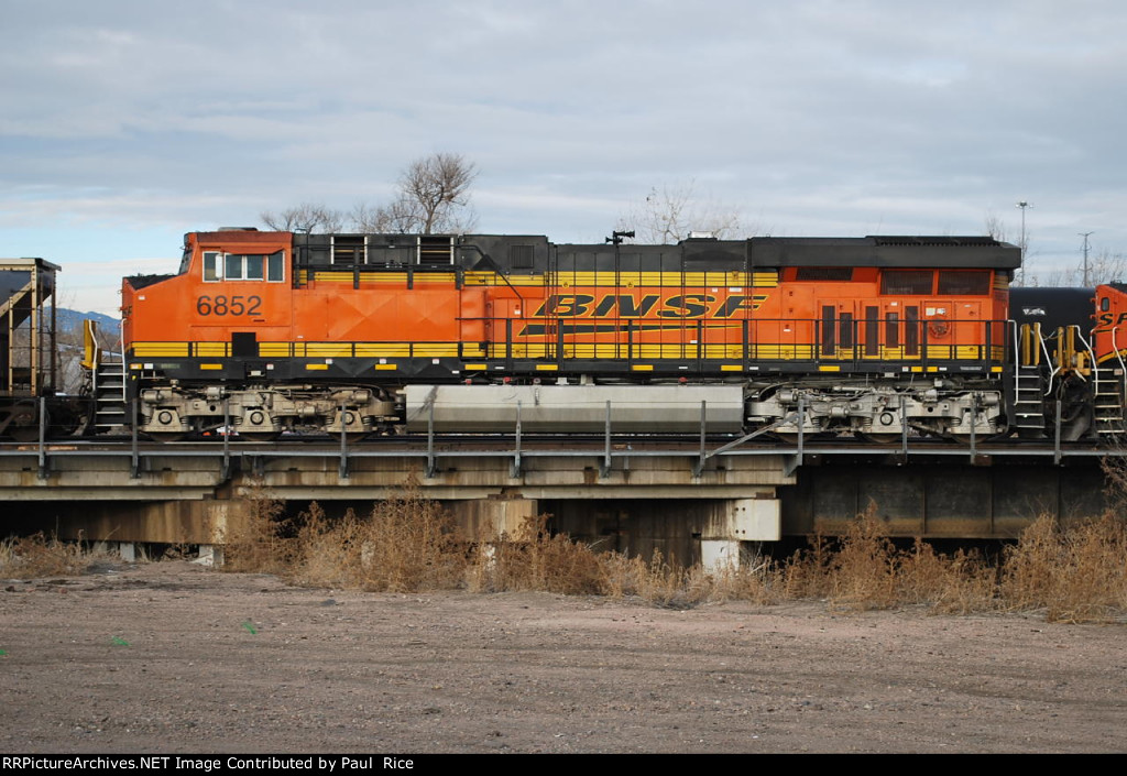 BNSF 6852